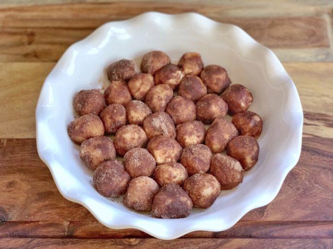 Easy Homemade Donut Holes (A Quick & Easy Dessert Recipe made with ...